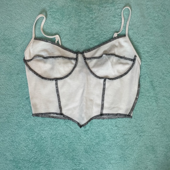 Tops | Super Cute Cropped Outline Top | Poshmark